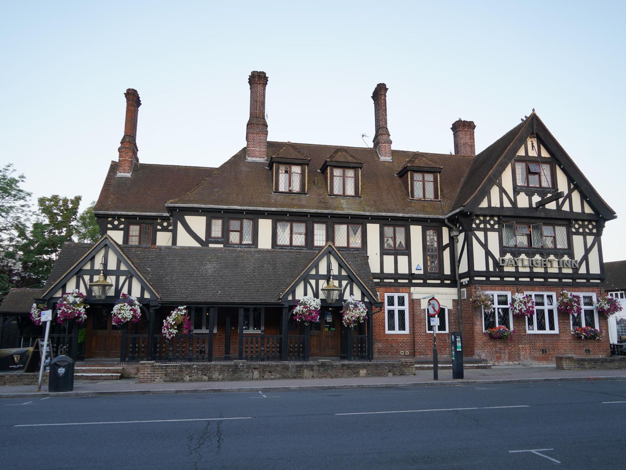 Daylight Inn, Petts Wood - CAMRA - The Campaign for Real Ale