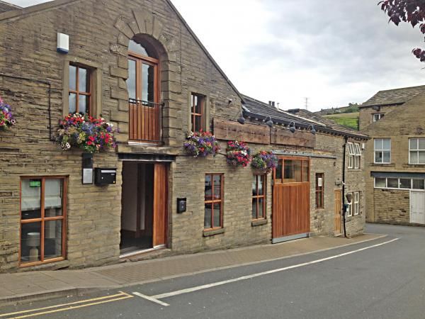 Hogs Head Brew House & Bar, Sowerby Bridge - CAMRA - The Campaign for ...