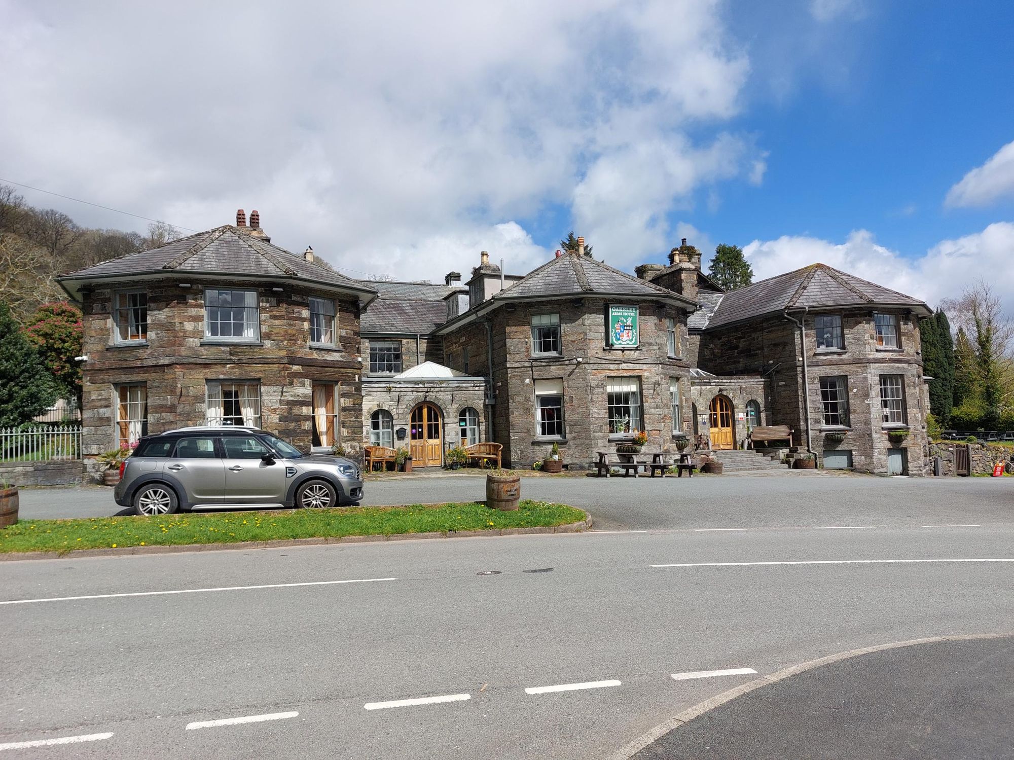 Oakeley Arms Hotel, Tan-Y-Bwlch - CAMRA - The Campaign for Real Ale